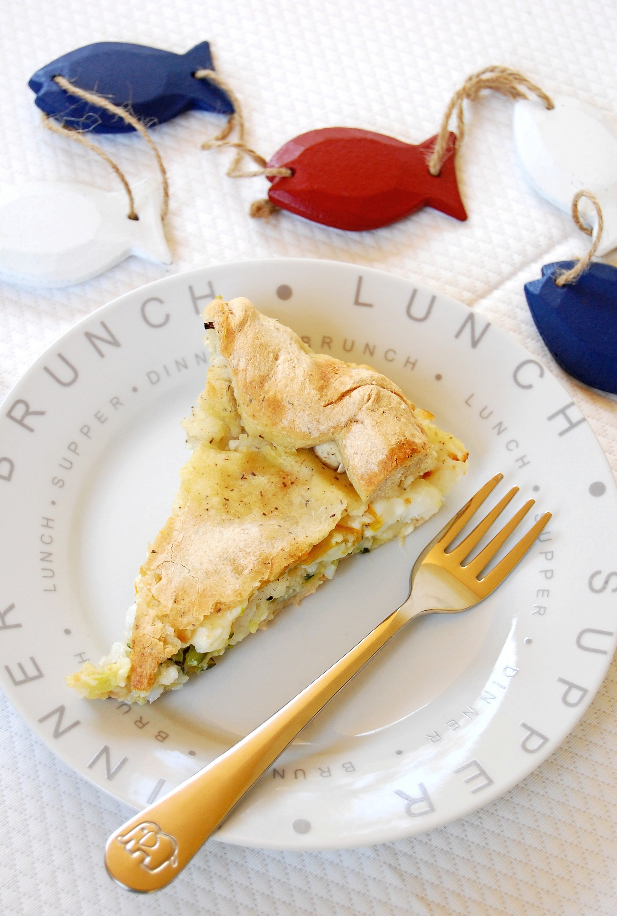 Cukkinivel, cukkinivirággal és óriás laposhallal töltött kenyérlepény ...