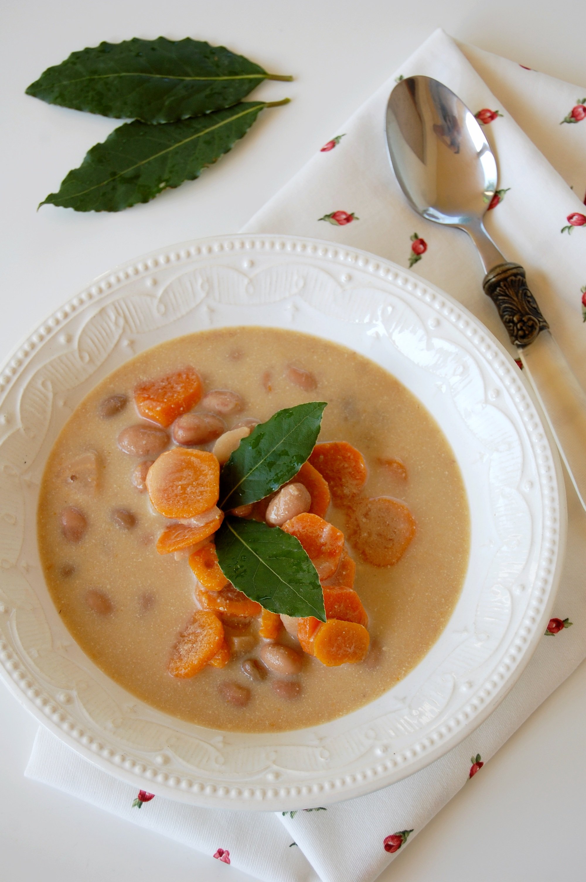 Nyári élmények 2012. III. Füstölt pisztrángos fejtett bab leves | Tarka ...